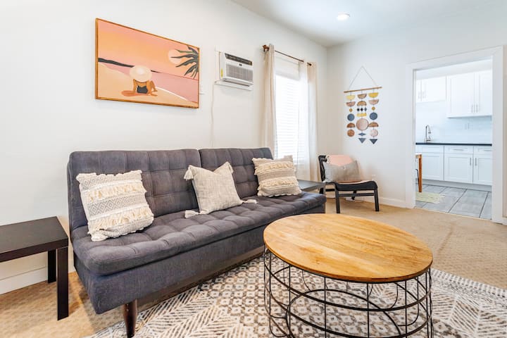 Central Abbot Kinney Neighborhood In Venice Beach - Marina del Rey, CA