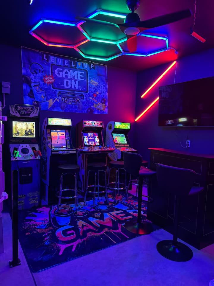 New! Ocean Blvd Glow Arcade Themed Rooms Sleeps 12 - 默特爾比奇