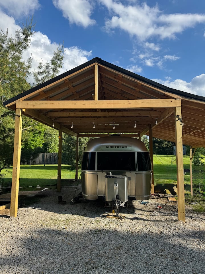 Airstream W/ Farm Eggs & Firepit - Noblesville, IN