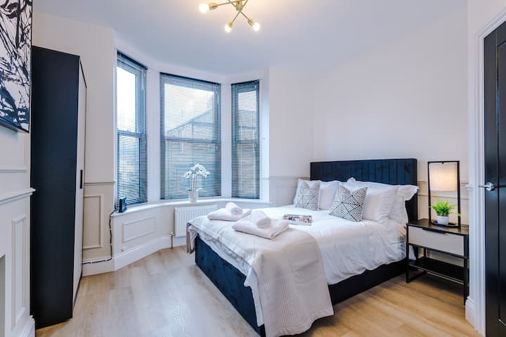 Charming Conversion For 3 | York Centre - York, UK