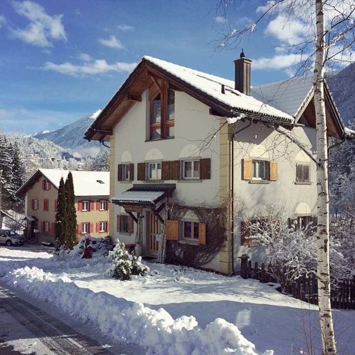 Art House Retreat: Double Bed Room - Arosa