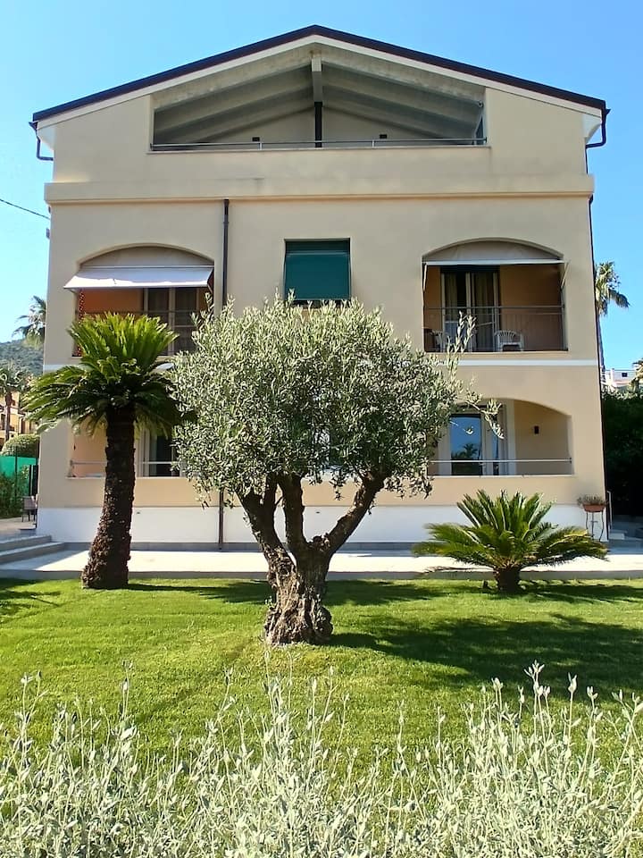 Lanassarooms Doppia Con Terrazzo - Borgio Verezzi