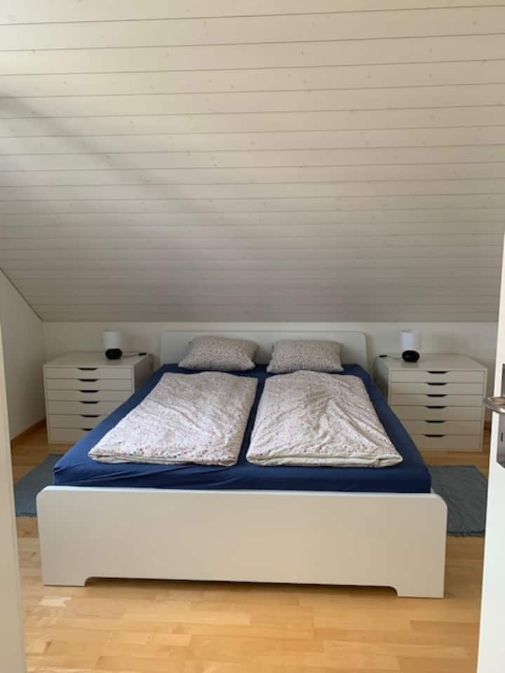 Gemütliche 2.5 Zimmer Dachwohnung - 튠