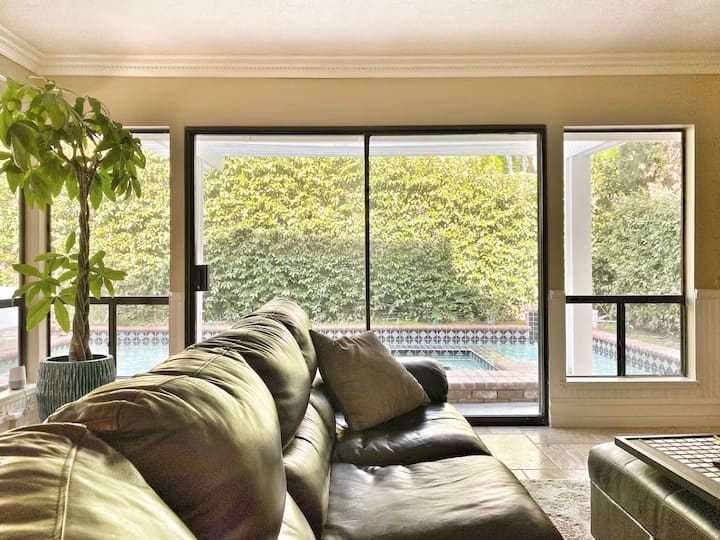 Peaceful Lakeside Family Retreat With The Pool - Lake Forest, CA