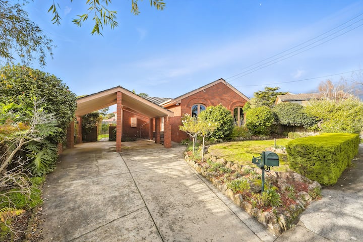 Timeless Frankston Heritage Family Home - Frankston