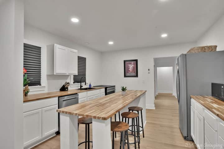 The Bunk House | Sleeps 13 - Shreveport, LA