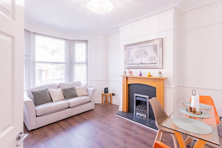 Comfortable Flat With Patio | Sleeps 4 - Southend-on-Sea