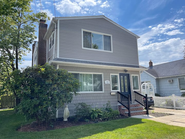 Spacious Long Island Getaway, 5br - Massapequa, NY
