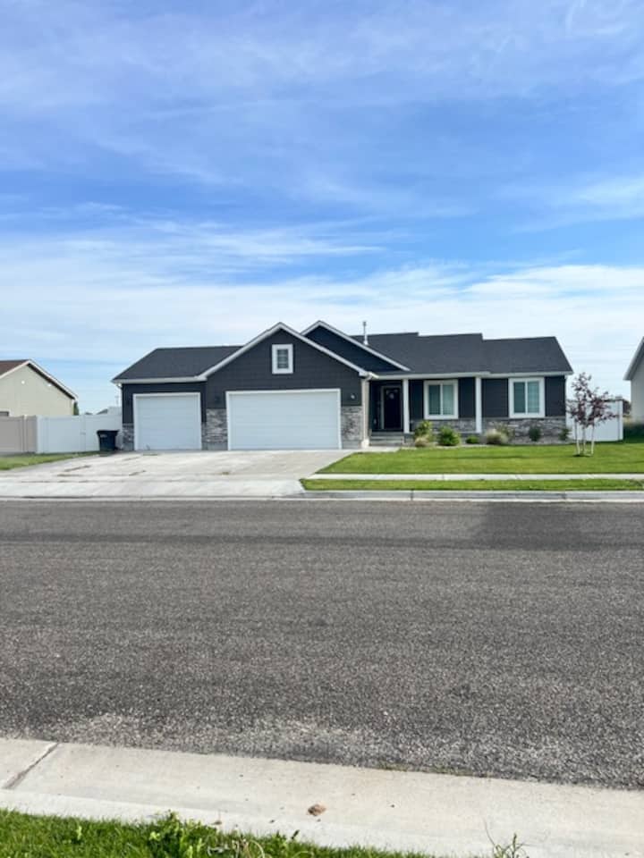 Sanford Retreat - New Home - Basalt, ID