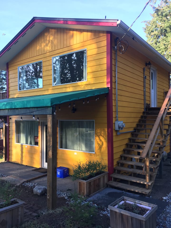 Twigs And Berries Guesthouse - Galiano Island