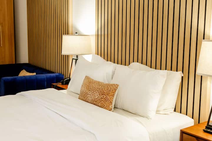 Queen Mini Suite At Angoria - San Angelo, TX