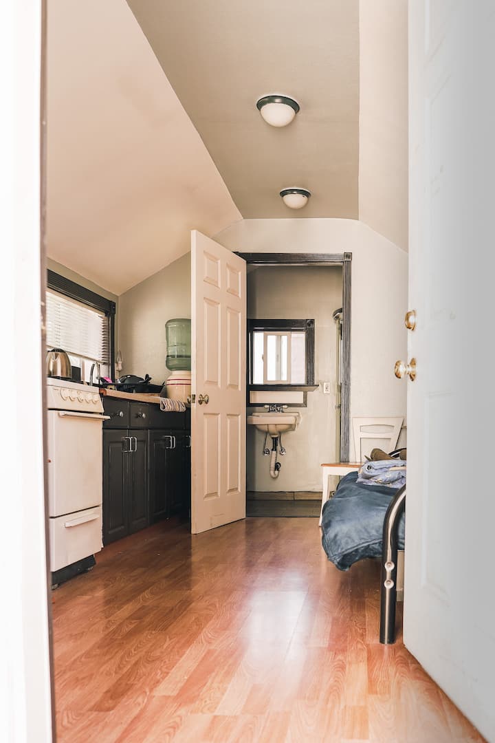 Tiny House / Downtown Santa Rosa - Santa Rosa, CA