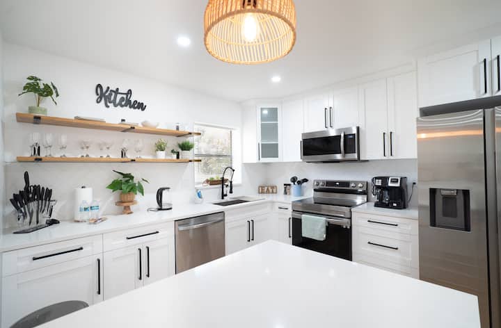 Sunny 4br St.pete Getaway Home - St. Petersburg, FL