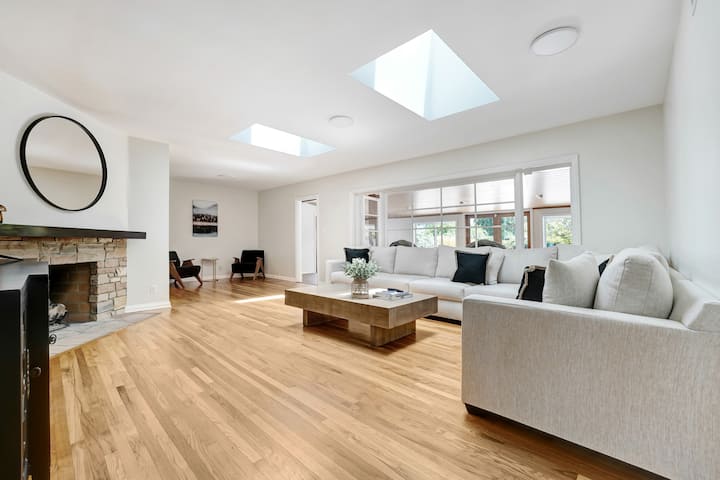 Entire Home South Of Ventura ! - Topanga, CA