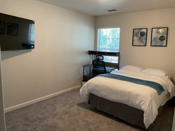 Comfortable & Cozy 3 Br Getaway - Stockton, CA