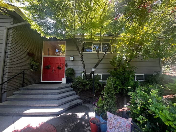 Spacious Guest Suite In Bellevue - Bellevue, WA