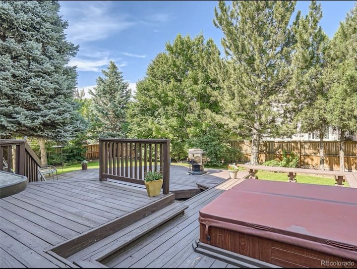 ~Spacious Retreat W/gym & Trails~ - Westminster, CO