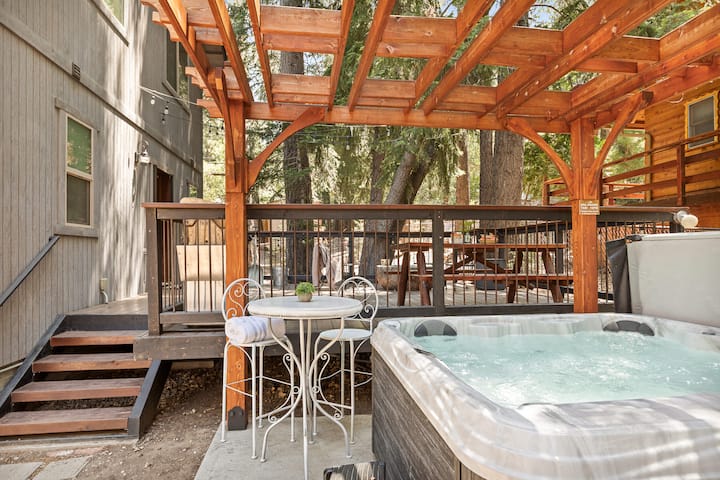 Luna Ridge Chalet Mins To Bear Mtn, Games & Spa - Big Bear Lake, CA