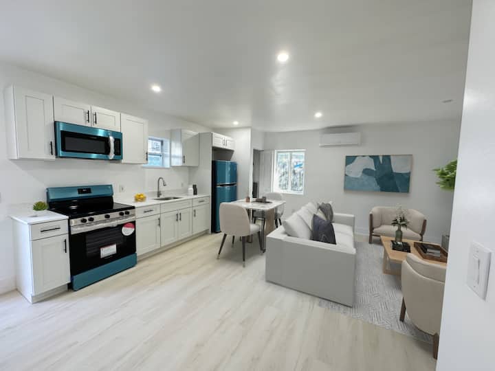 Stylish Home In Prime Location! - North Miami Beach, FL