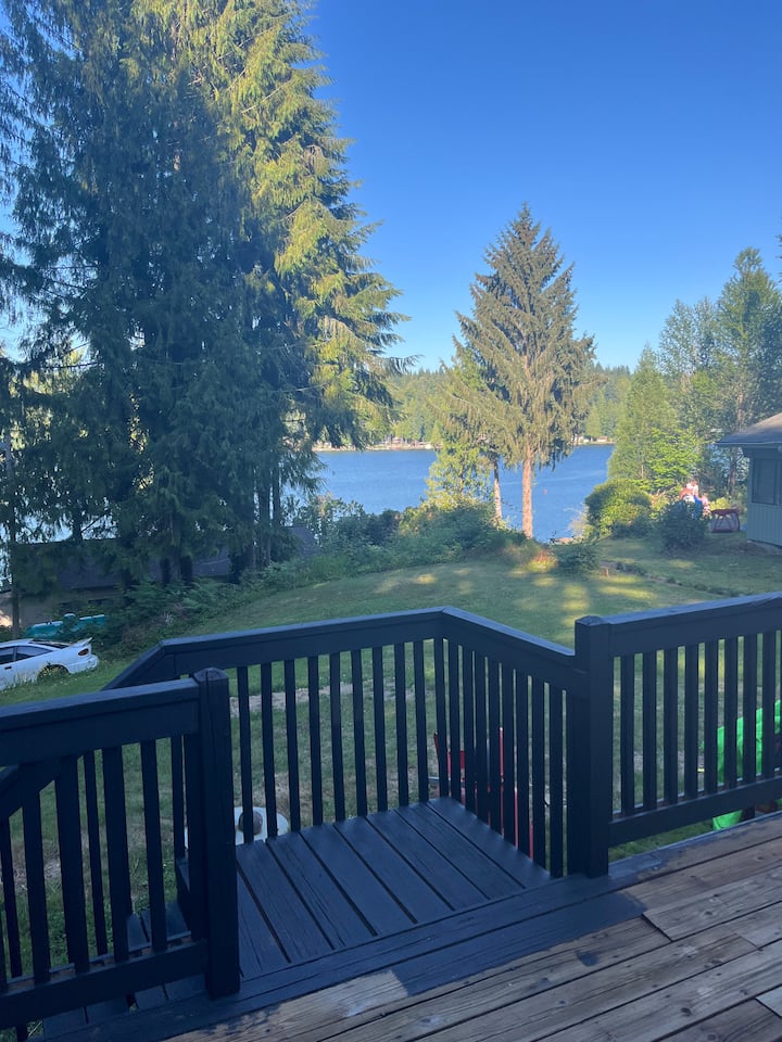 Charming Lakeview Cottage - Everett, WA