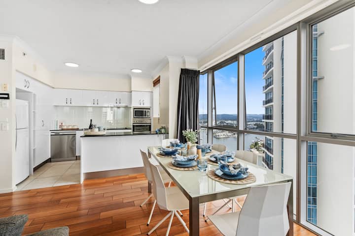 Chevron 3br Family Escape - Surfers Paradise