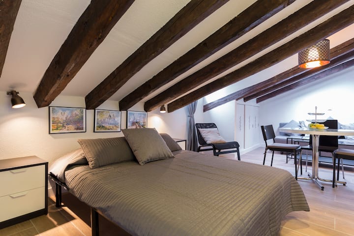 Attic- Loft Charm. Puerta Del Sol. Wi-fi. - Madryt