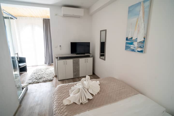 Romantic Seaview Escape - Murter