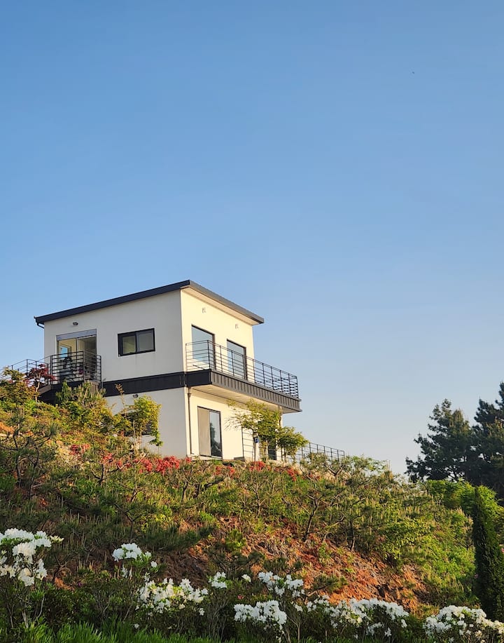 자연속으로 펜션 B동(방2, 욕실2) - 고성읍