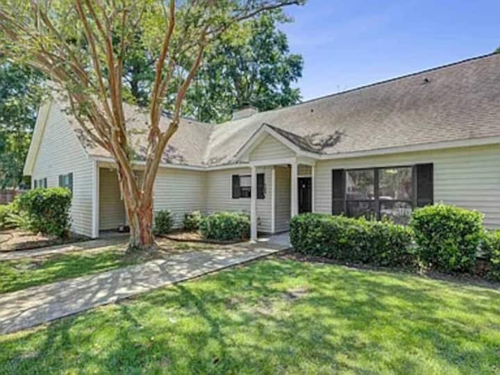 Gorgeous 2b2b In Charleston, Sc - Charleston