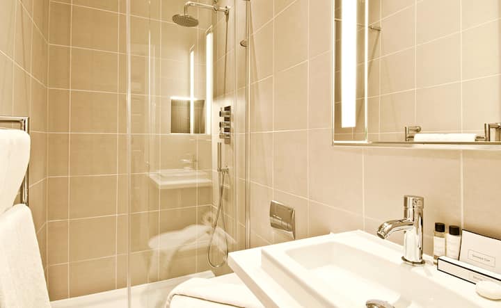Native Cannon, Two Bedroom Apartment - London