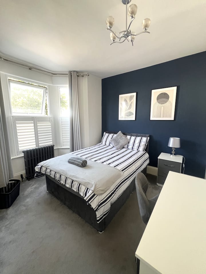 Medway En-suite For Local Worker - Chatham, Kent