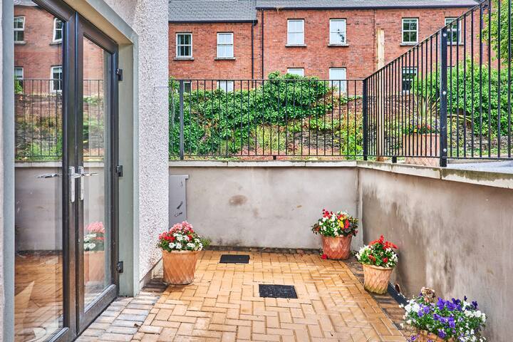 44 North East Apartment - Derry