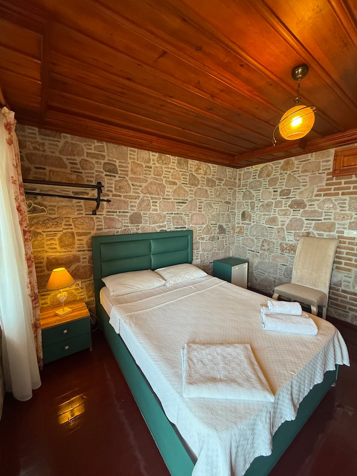 Stone House: Beach & Historic Walks - Cunda Adası