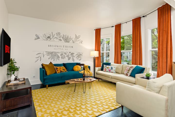 Luxury | Game Room | Mins To Train | Parking - Seattle, WA