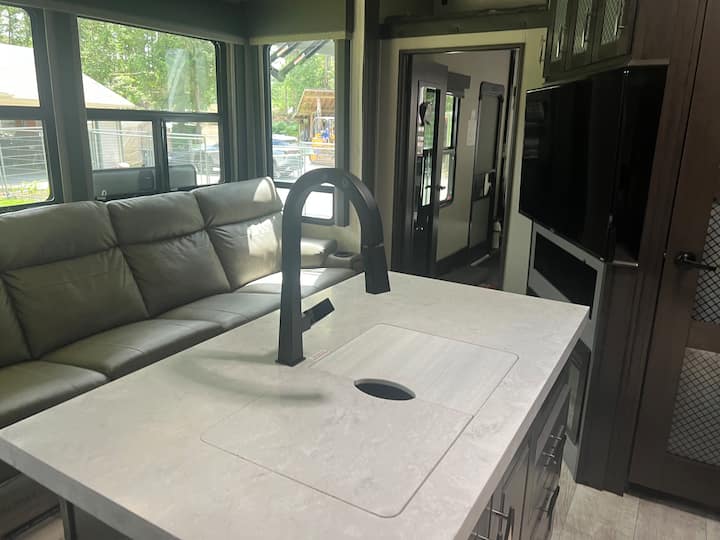 5 Star Camping Luxury Experience - Sechelt