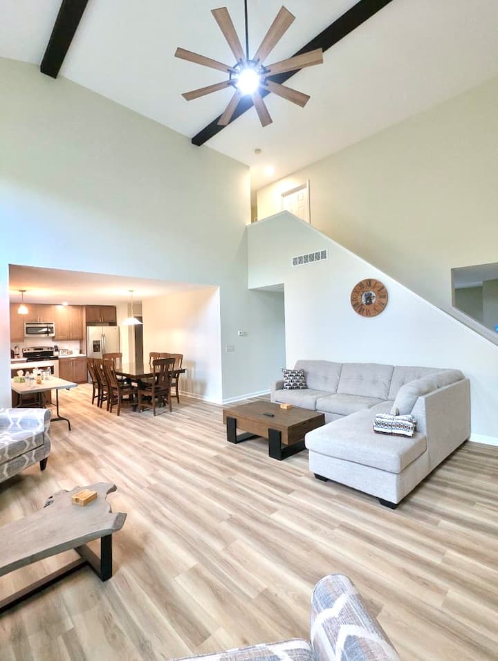 Coastal Town Farmhouse - Benton Harbor, MI