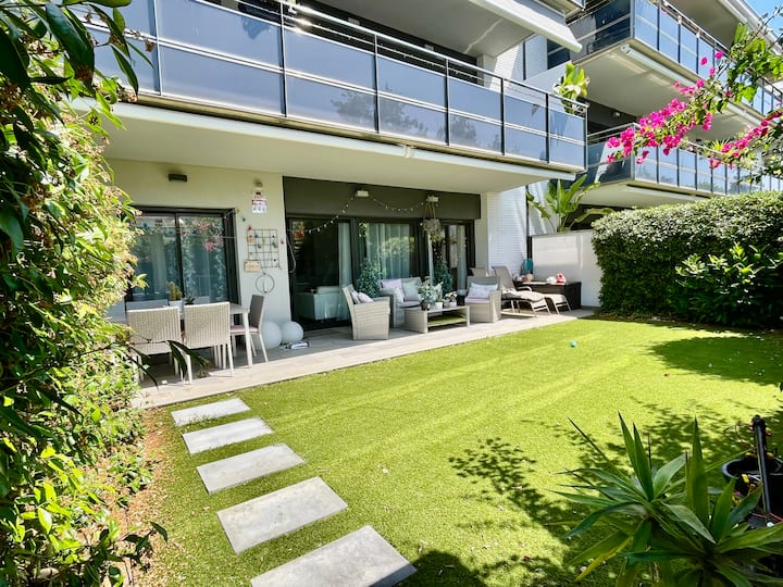 Beach Home With Terrace And Pool - Sitges