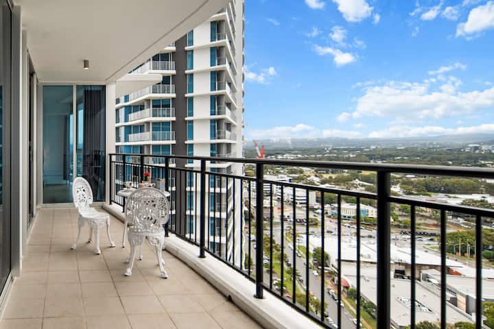 Sky-high Mount Views | Balcony Pool & Resort Perks - Gold Coast