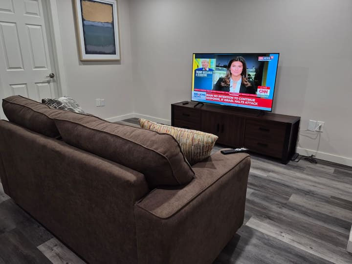 Brand New Fully Furnished Suite - White City
