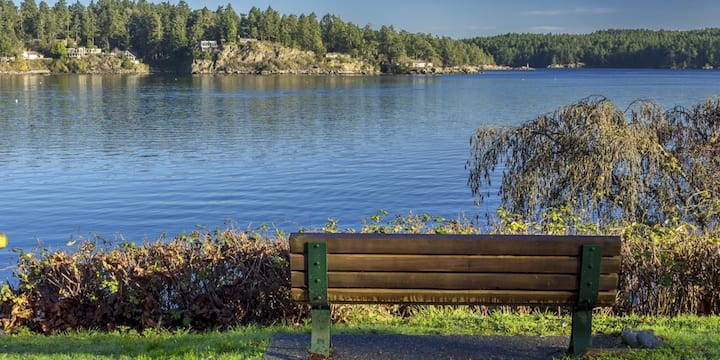 Lovely Condo With Sea Views! - Sidney