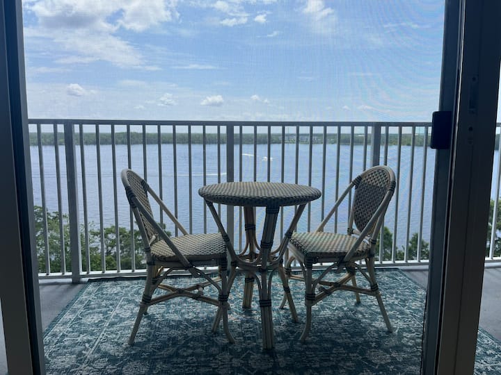 Lakefront Condo Near Disney - Orlando, FL