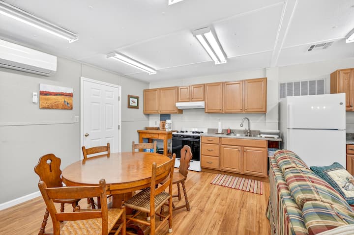 The Acorn - Guest House - Clinton, NC