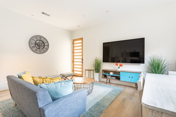 Modern 2bedroom Near K-town - Hollywood, CA