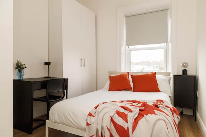 Stylish Ensuite Bedroom In Drumcondra - Dublin