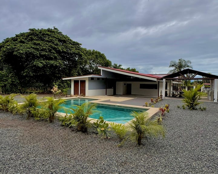 Casa Vacacional –Con Piscina - Orotina