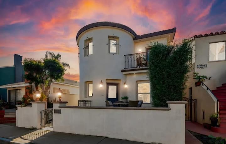 Coastal Villa | Walk To Beach, Canals & Dining - Long Beach, CA