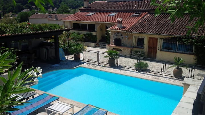Maison Spacieuse Avec Piscine - Cagnes-sur-Mer