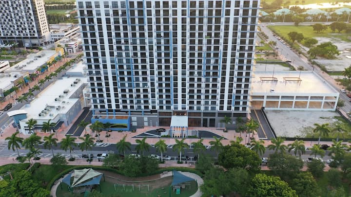 Luxury Apt #14 In Dwtn Doral-mia Speak Sp-en-pt - Doral, FL