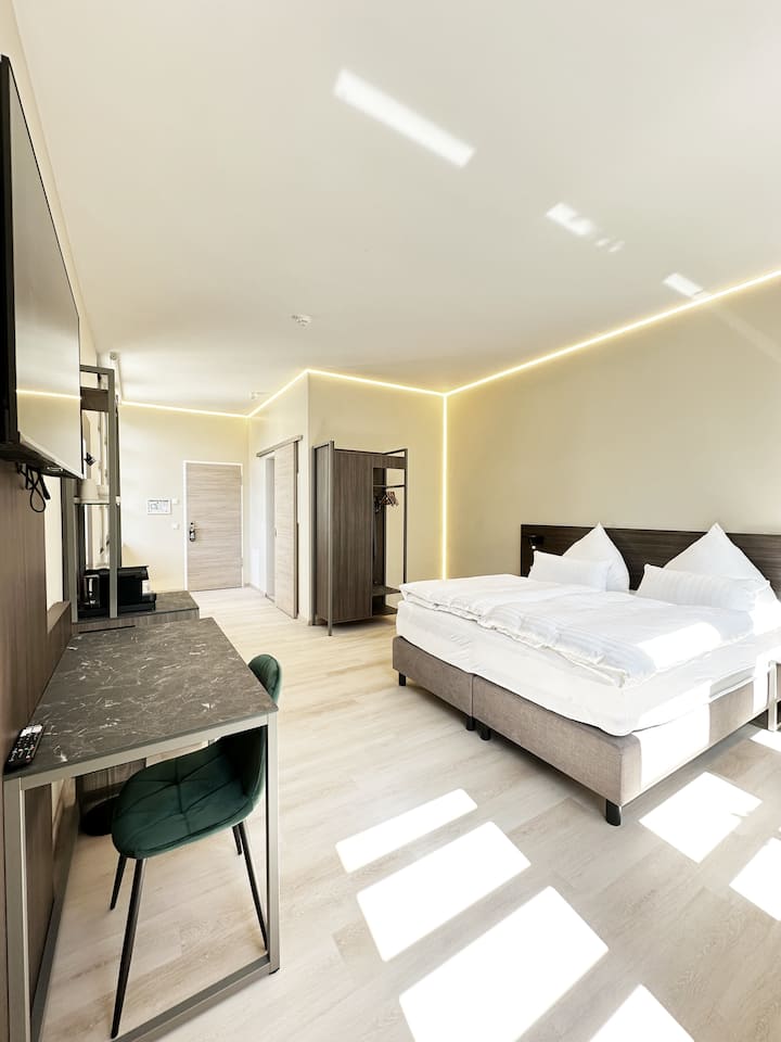 *The Treasury Hotel* King Room - Düsseldorf