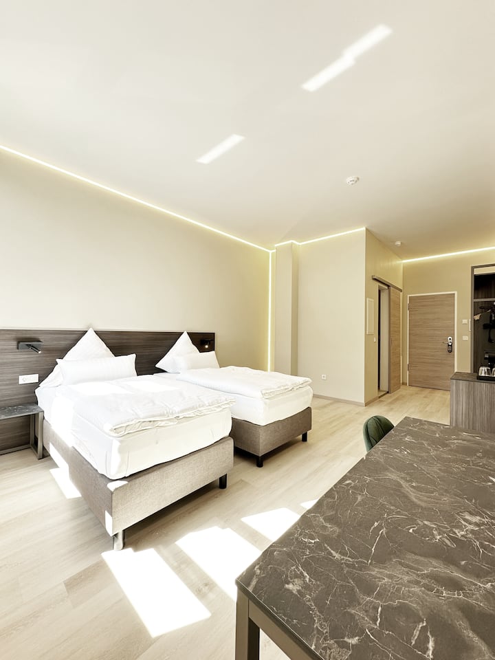 *The Treasury Hotel* Twin Room - Neuss